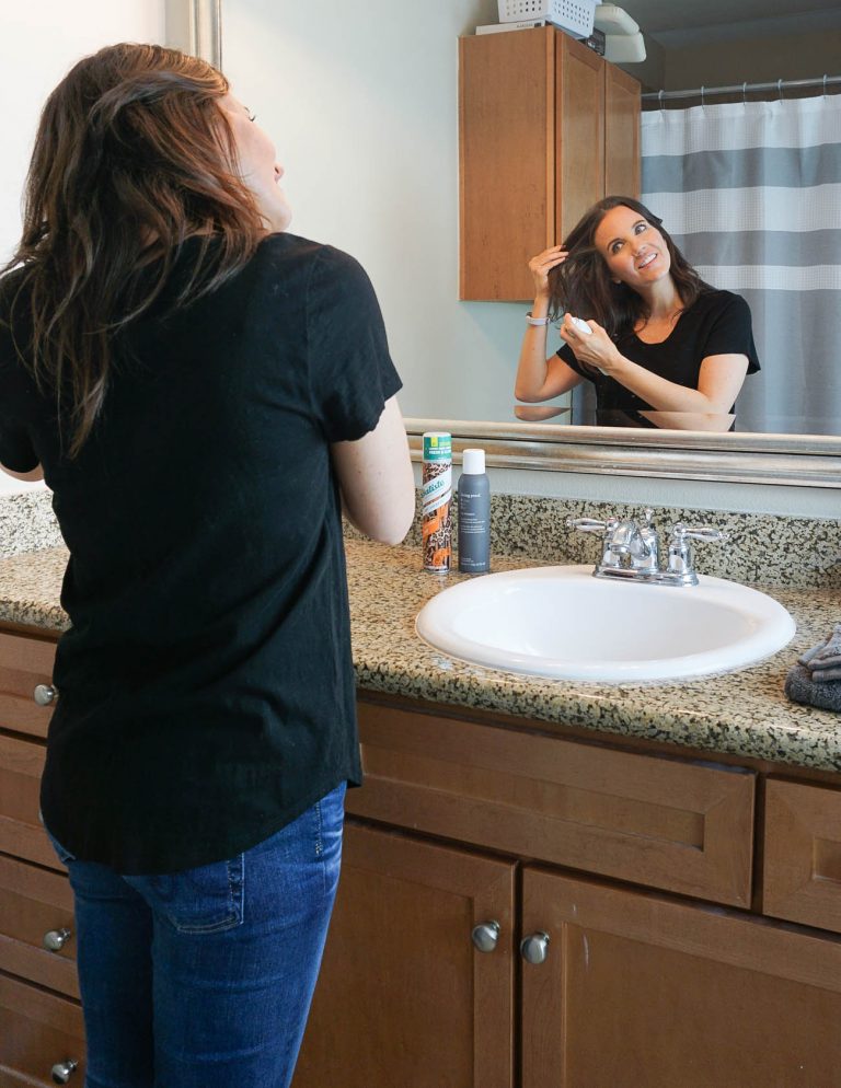 How to Apply Dry Shampoo - Lady in VioletLady in Violet